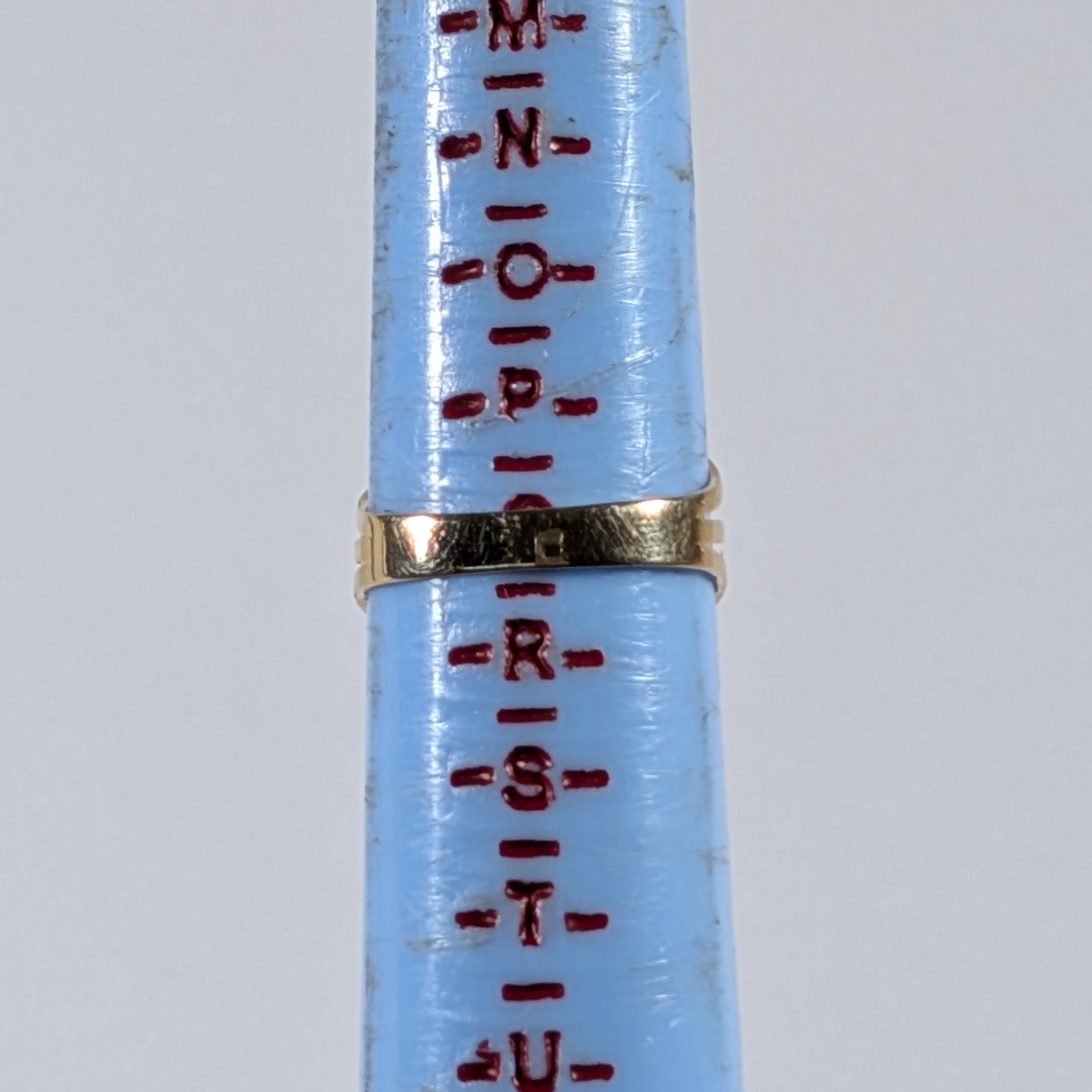 Pre-owned 14ct Gold Virgin Mary Key Pattern Oblong Shaped Ring Size Q ...